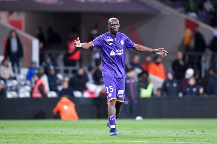 Football: Stéphane Mbia au top 11 de l’OM de la décennie | Myafricainfos